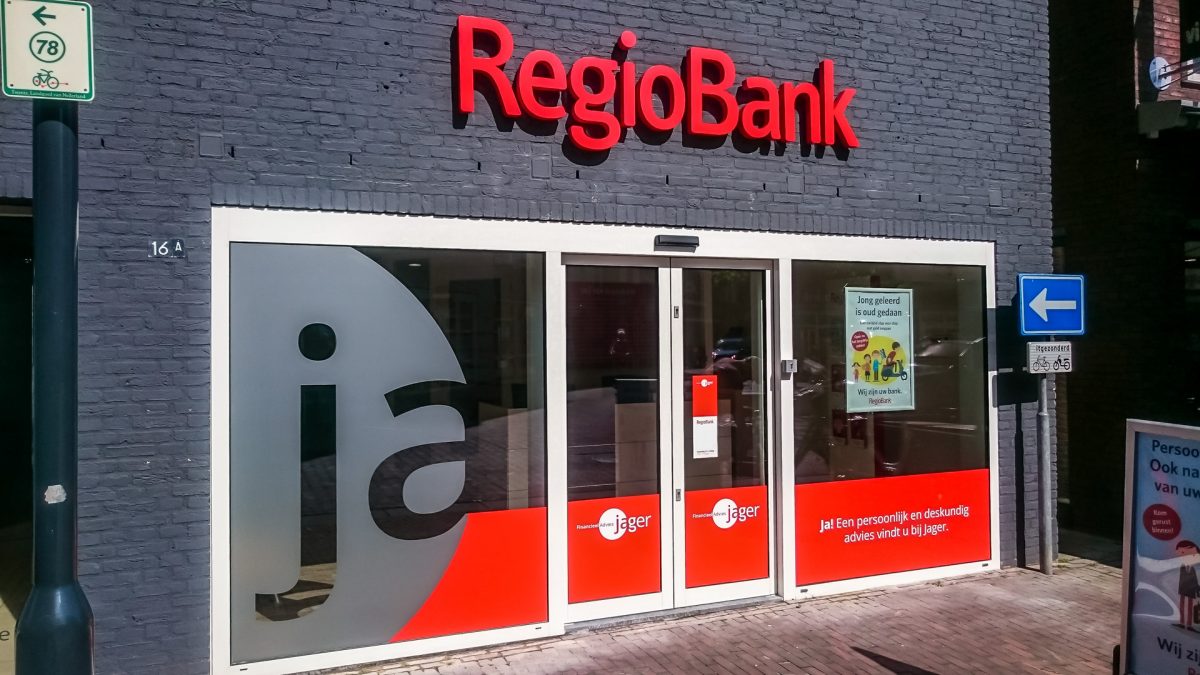 Gevelreclame RegioBank Wierden | AS Paint Reclame & Sign Twente